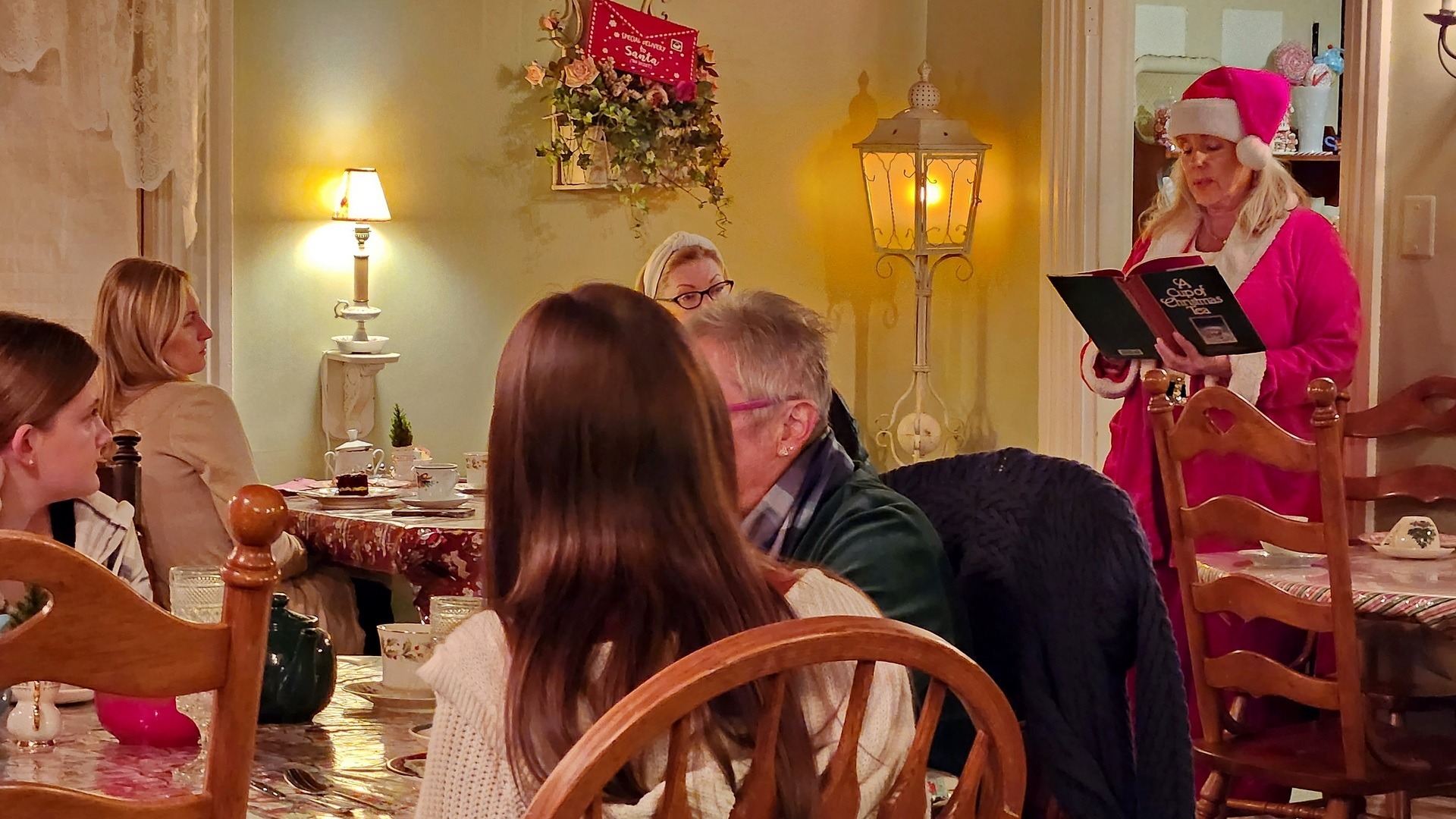 Christmas Tea at The Teacup - The Talking Teacup